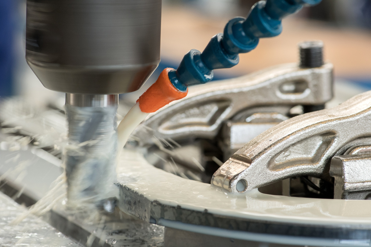 Kühlschmierstoffe: Arten, Anwendung & Gesundheitsschutz